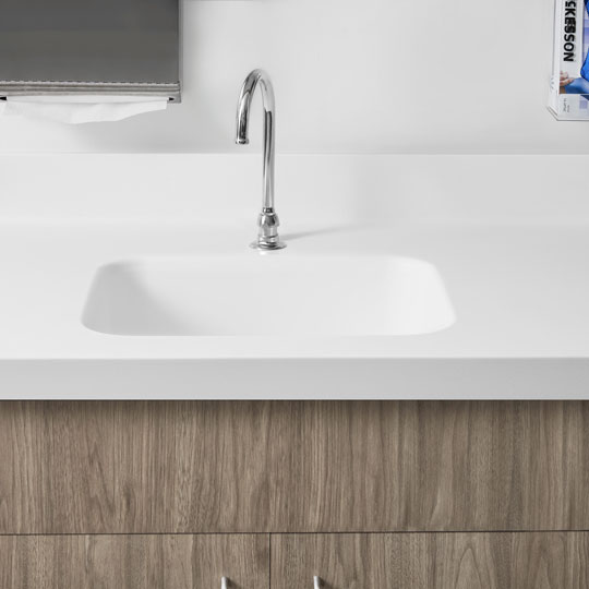 408 Luna Brite White - Everform® Solid Surface