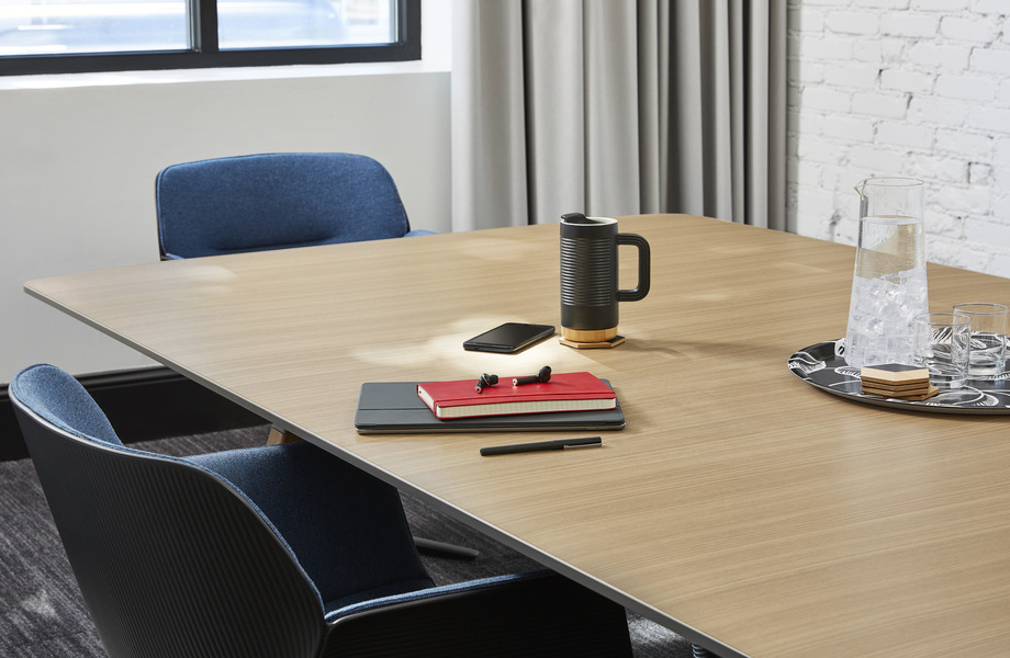 Oak Woodgrain Laminate in Healthcare Design | Formica Group