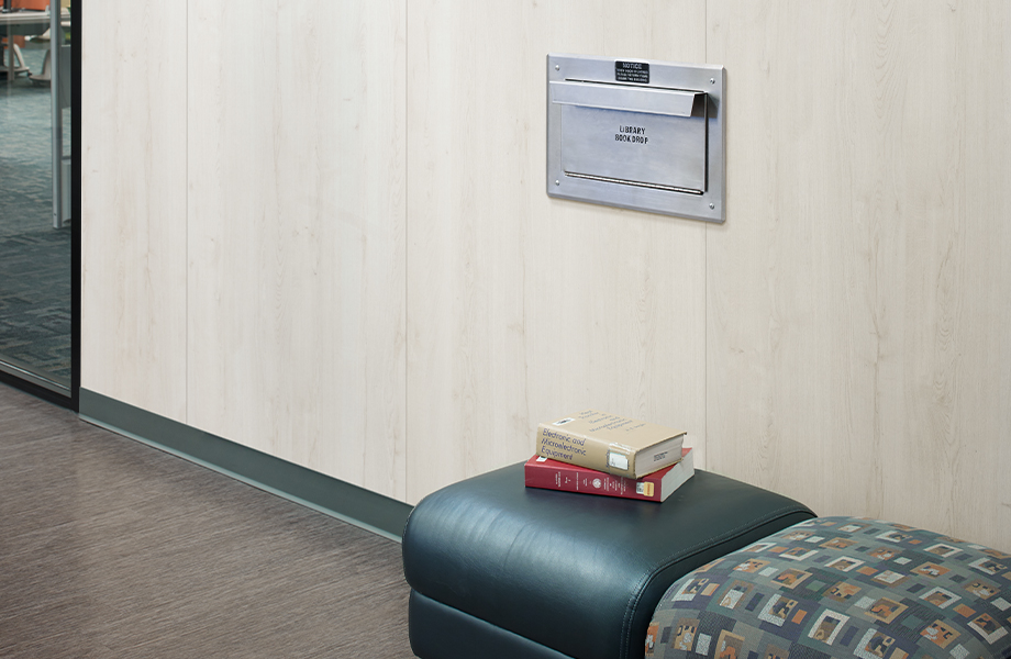 Oak Woodgrain Laminate in Healthcare Design | Formica Group