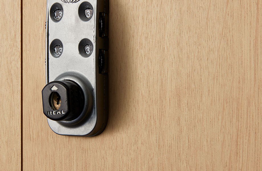 Oak Woodgrain Laminate in Healthcare Design | Formica Group