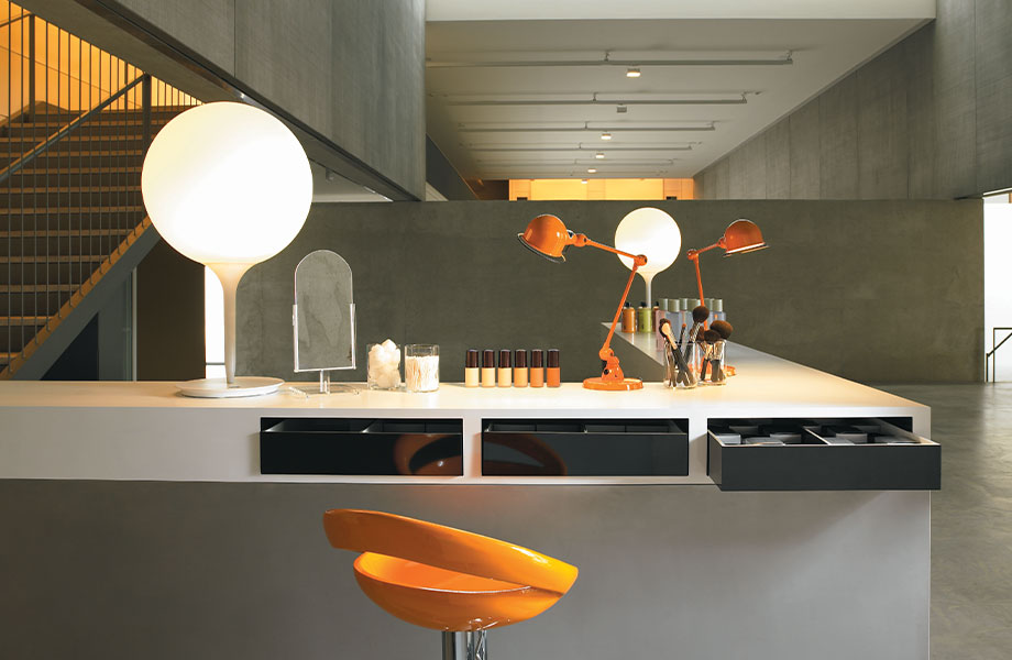 Solid coloured laminate sheets | Image Gallery | Formica ColorCore®