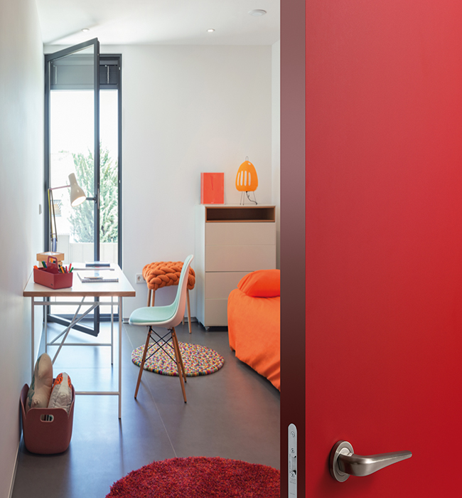 Solid coloured laminate sheets | Image Gallery | Formica ColorCore®