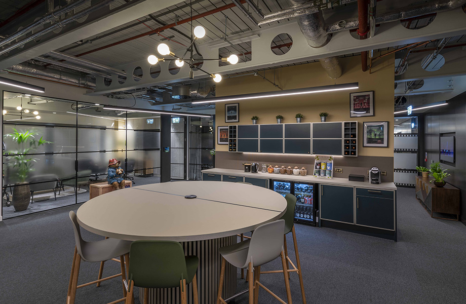 Diseño biofílico de oficinas utilizando la Colección Formica® y FENIX® | Formica Group