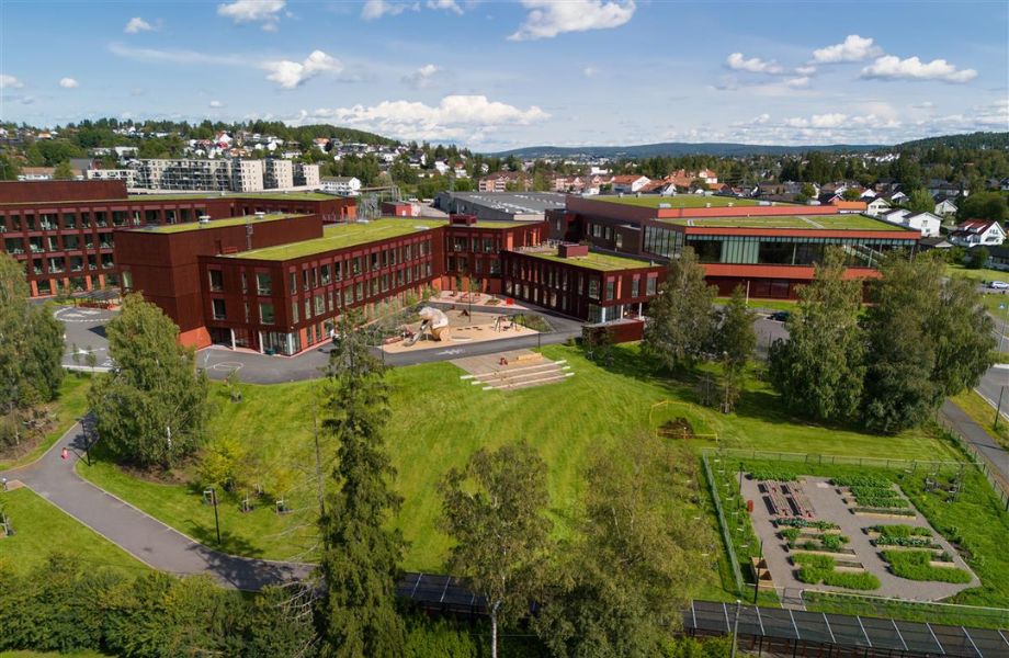 400 innerdører til Norges største barneskole | Formica Group