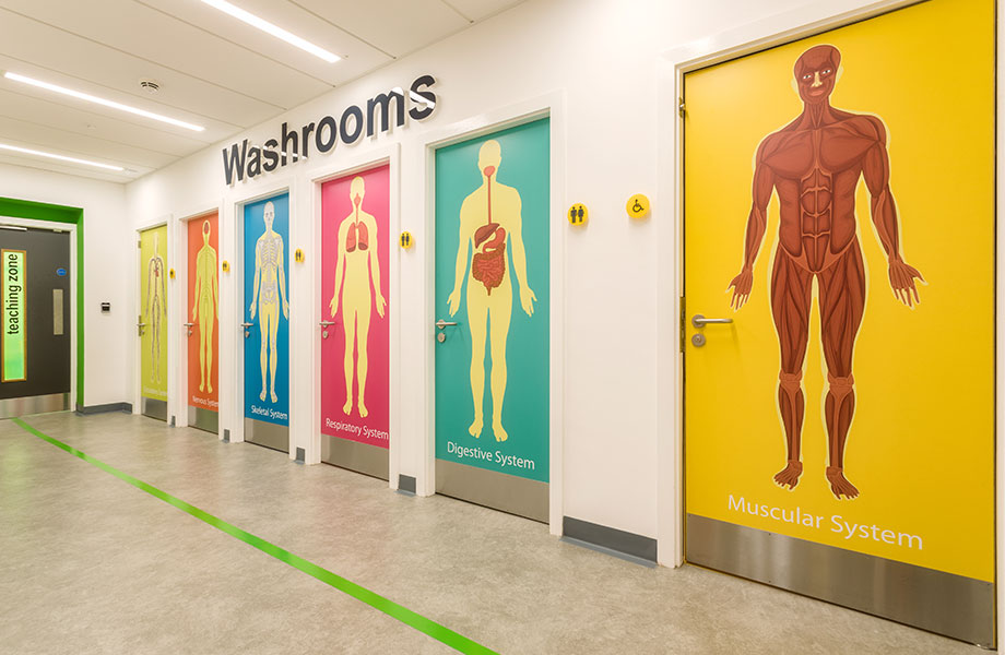 Chorley Ziekenhuis geeft kinderen een Younique® ervaring | Formica Group